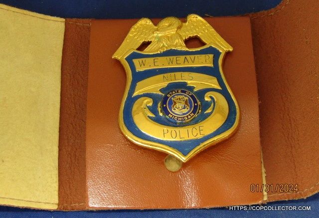 NILES, MICHIGAN POLICE BADGE IN TRI-FOLD CASE