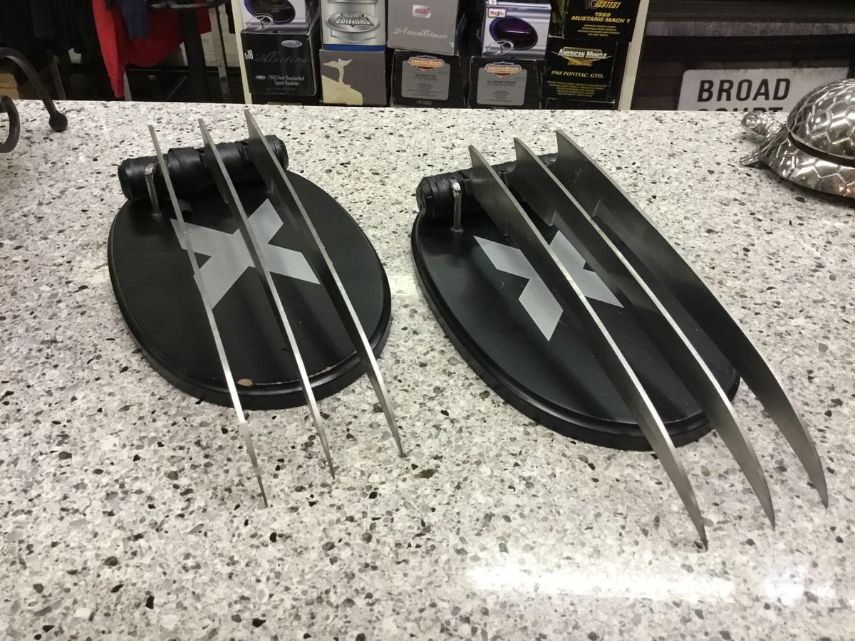 Wolverine claws blades with plaques, pair