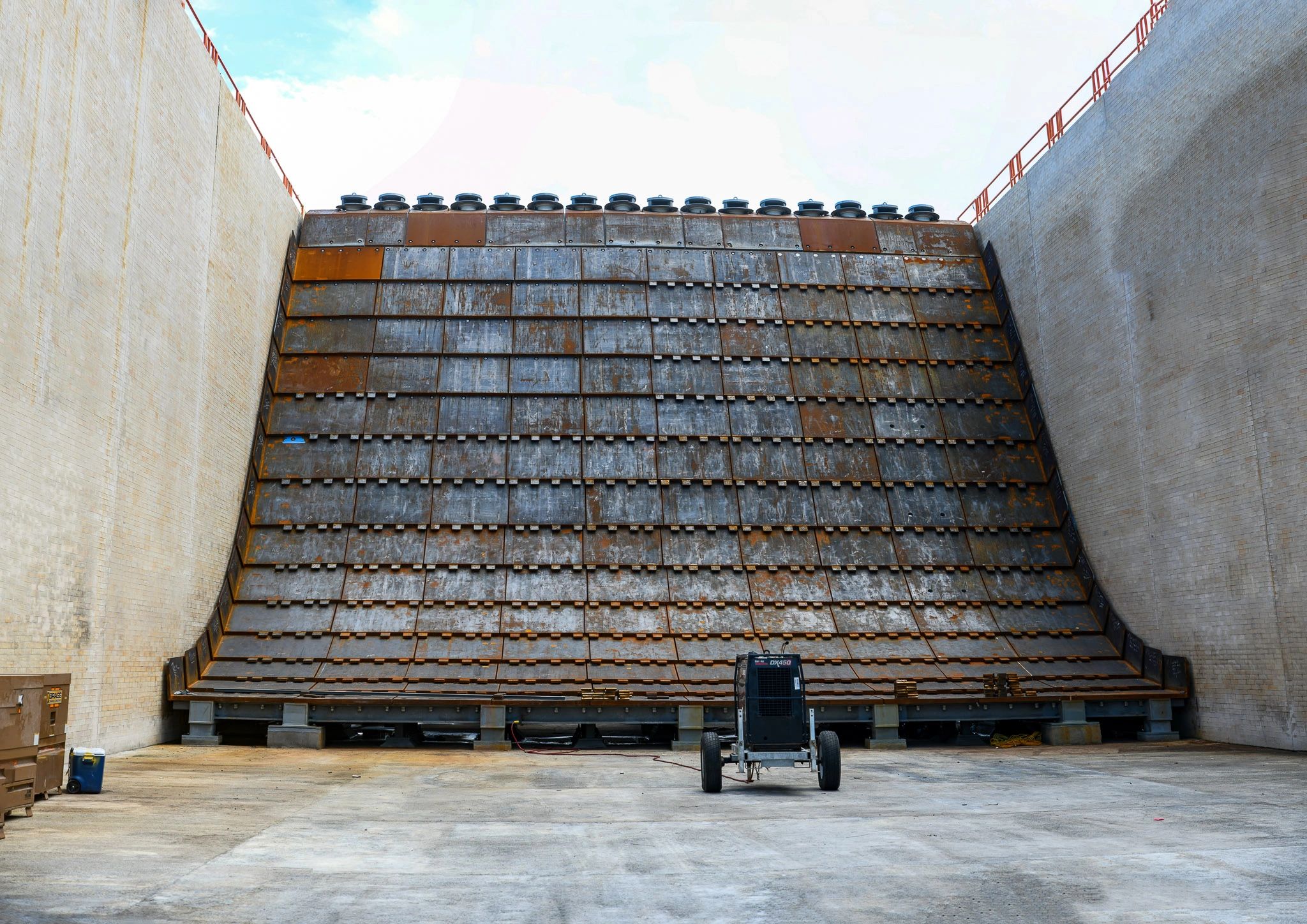 A close look inside LC-39b flame trench