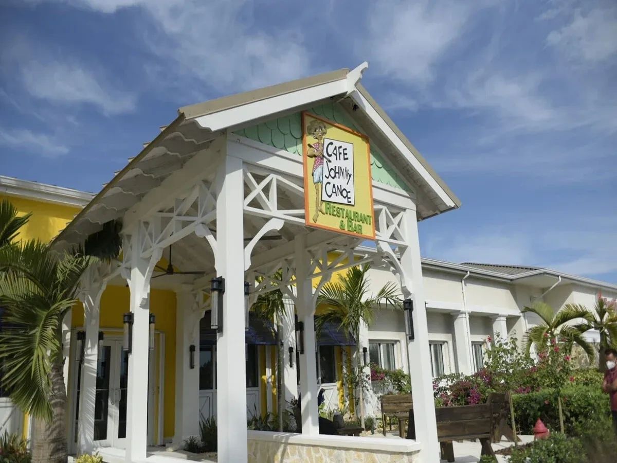 Cafe Johnny Canoe | Bahamian & Seafood Restaurant in Nassau, Bahamas