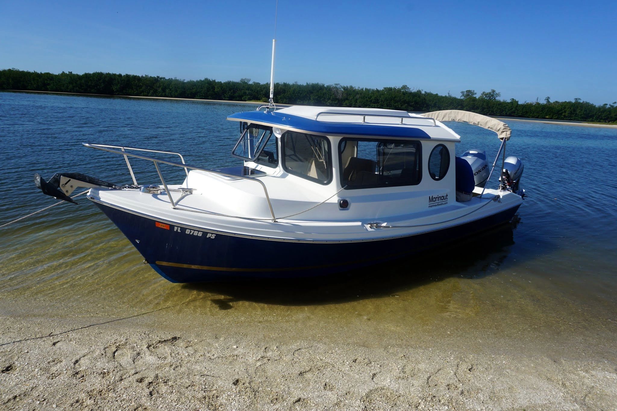 A NEW SERIES OF POWERBOATS