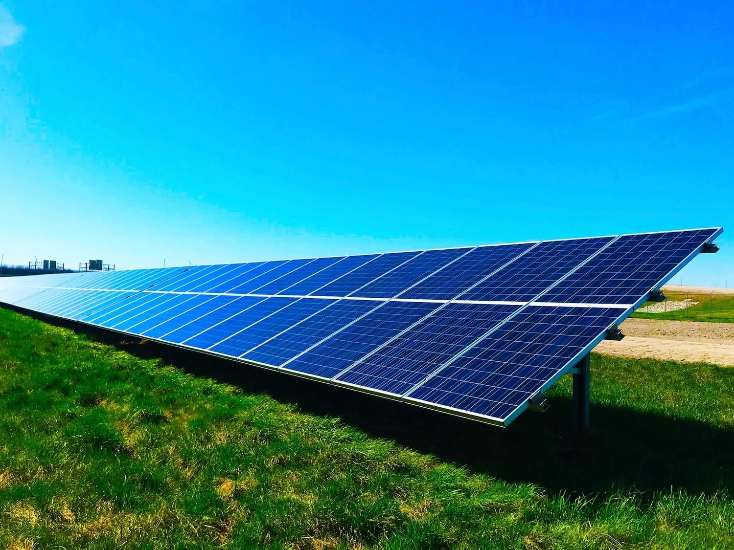 Paneles Solares: Ahorro Energético y Sostenibilidad