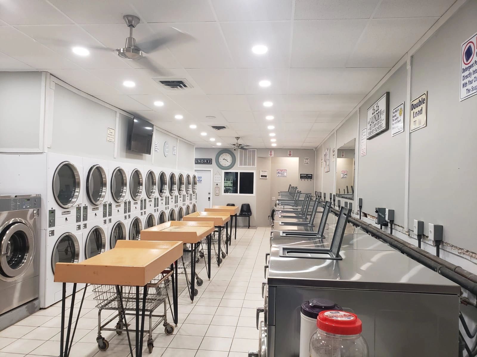 New Laundromat in Torrington - La La Laundry