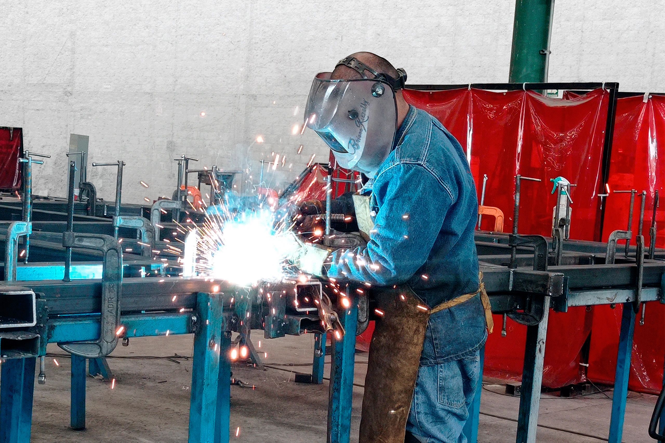 Standard Racks - Forjando Confianza