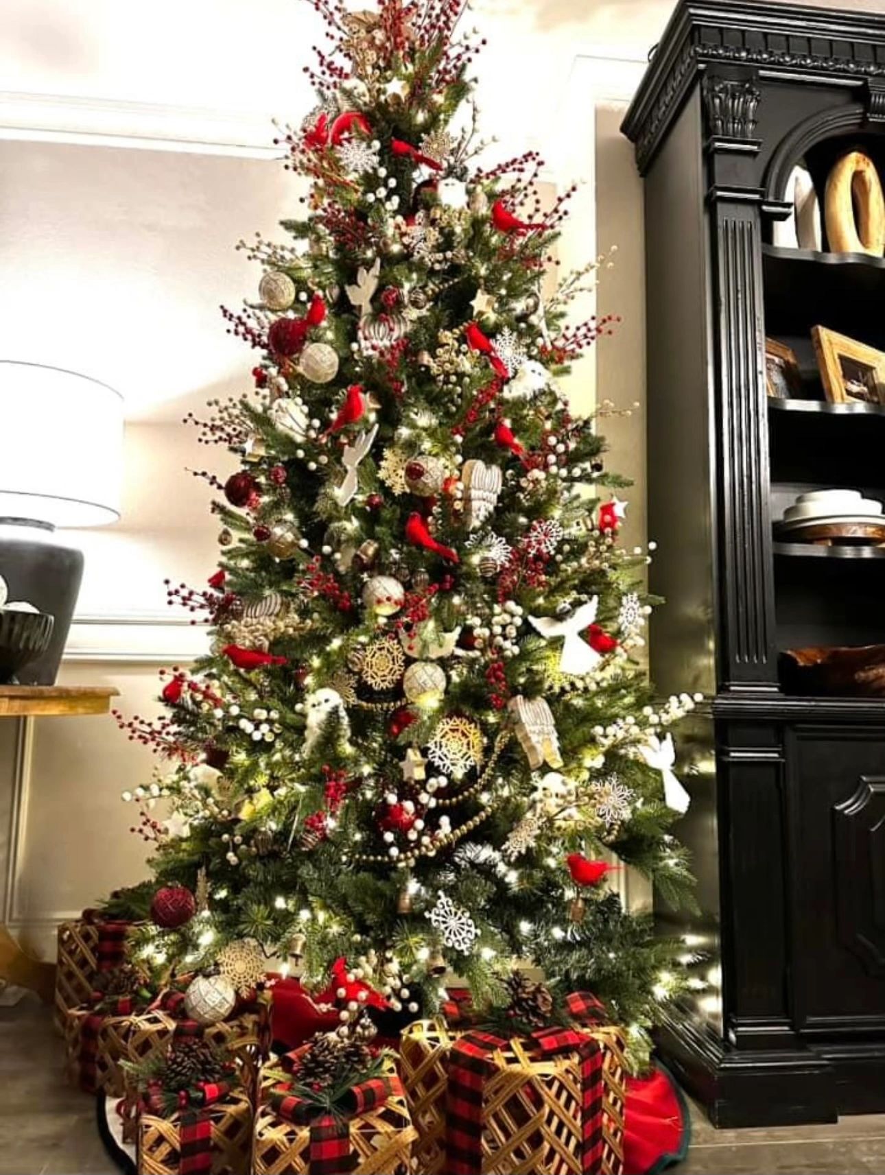 HOLIDAY CHIC DESIGNS