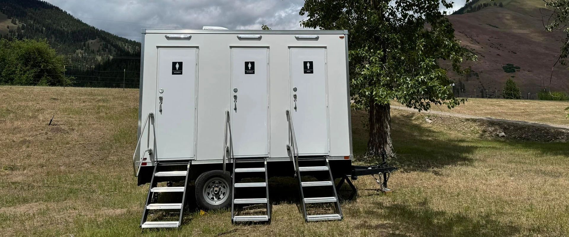 Luxury Mobile Restrooms - CC Double R LLC