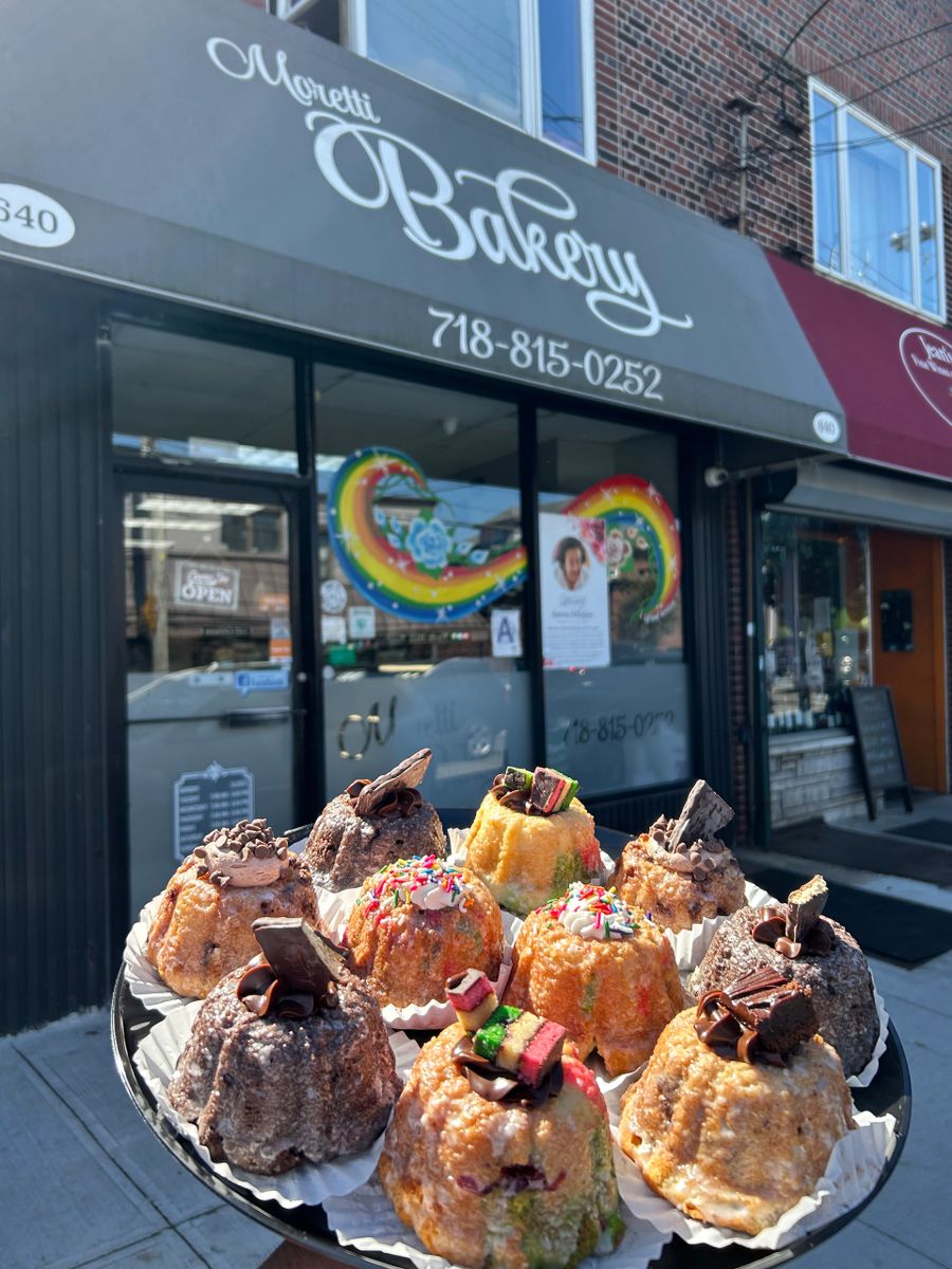 Moretti Bakery Assorted Mini Dream Cake Platter