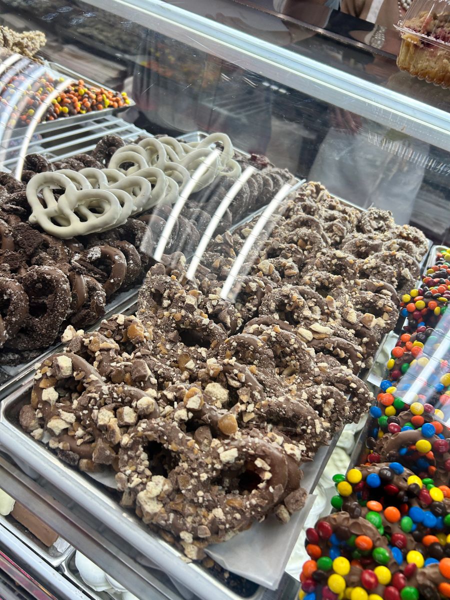 Moretti Bakery 1 LB Assorted Chocolate Pretzels