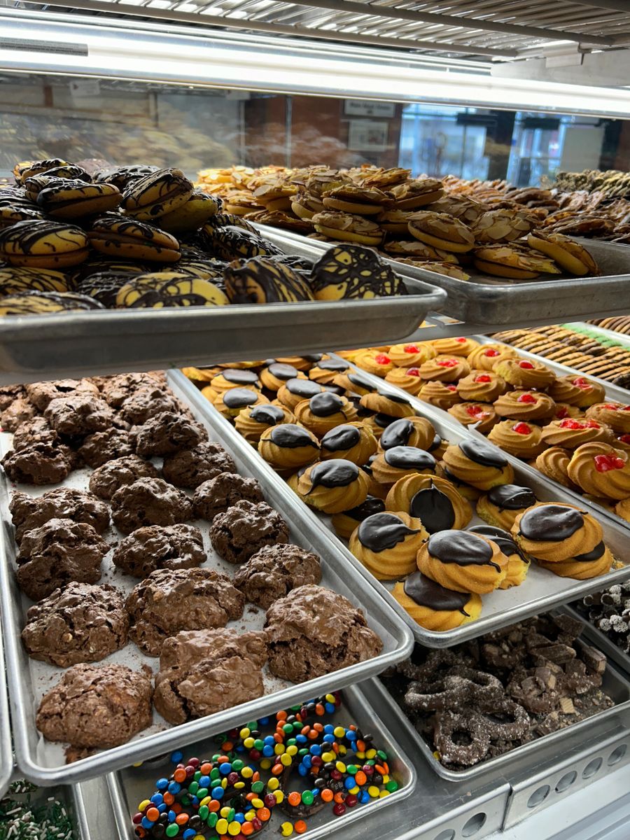 Alfonso's Pastry Shoppe Assorted 1 LB Cookie Box