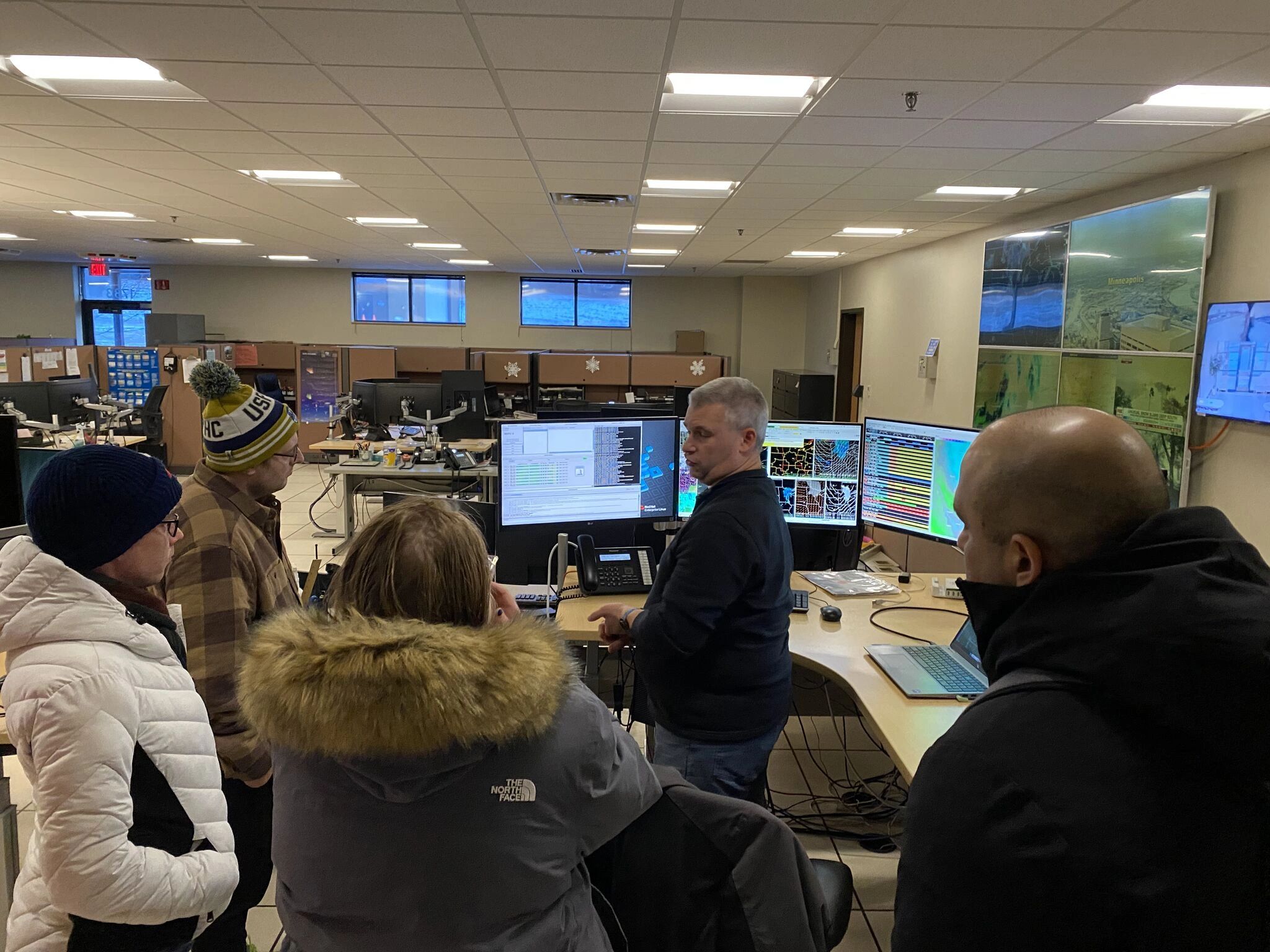 How Do Air Traffic Controllers Brief About Weather?