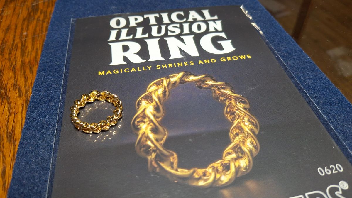 Optical Illusion Ring (Magic Makers)