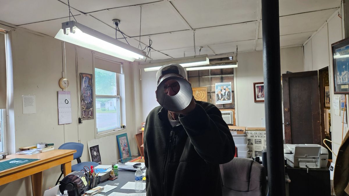 Gently Used Phantom Tube w/silks