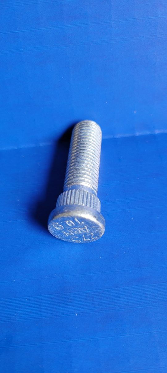 REAR AXLE WHEEL STUDS (1)