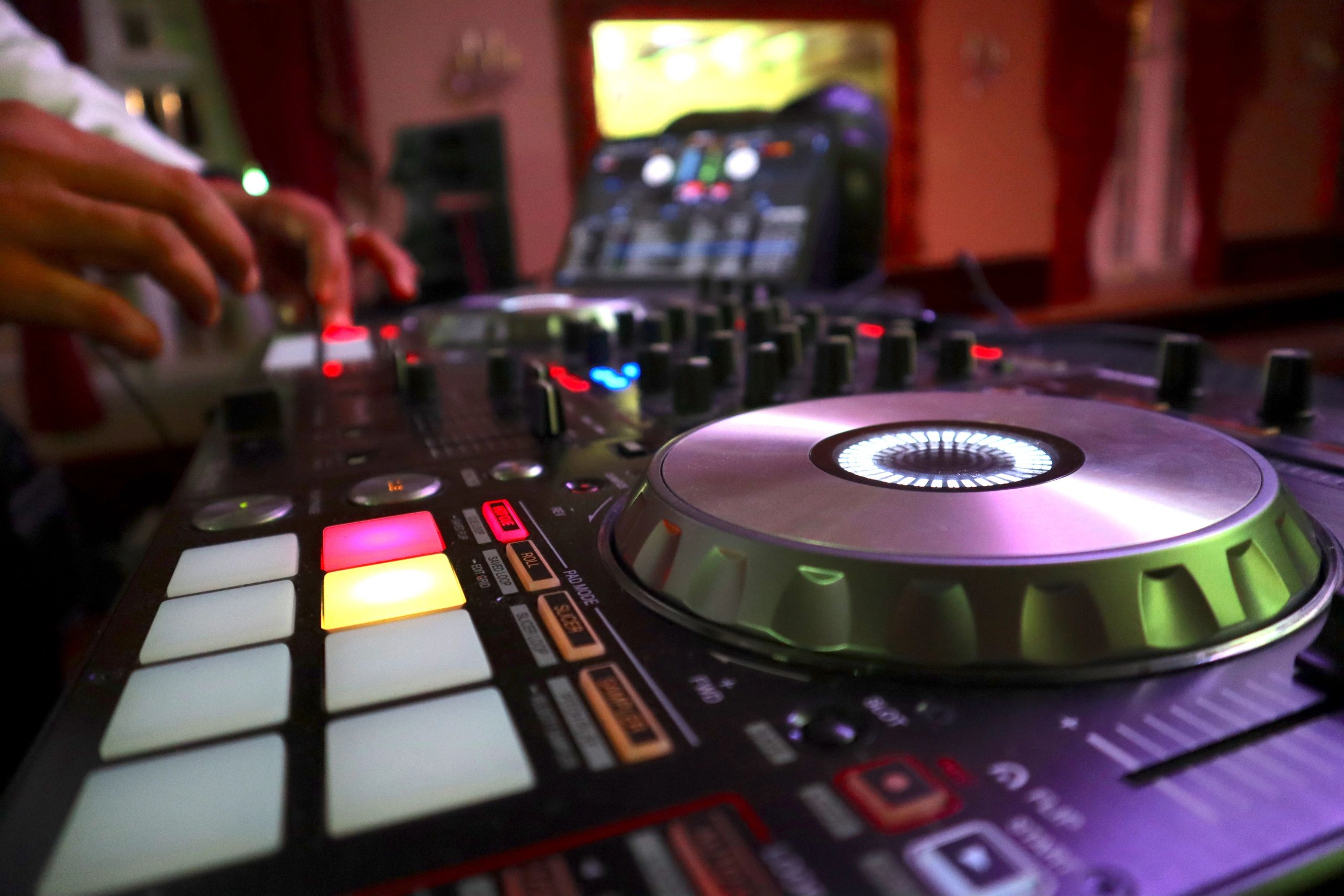 DJ Riddler - Party DJ Services, Event Lighting, Led Screens Rental