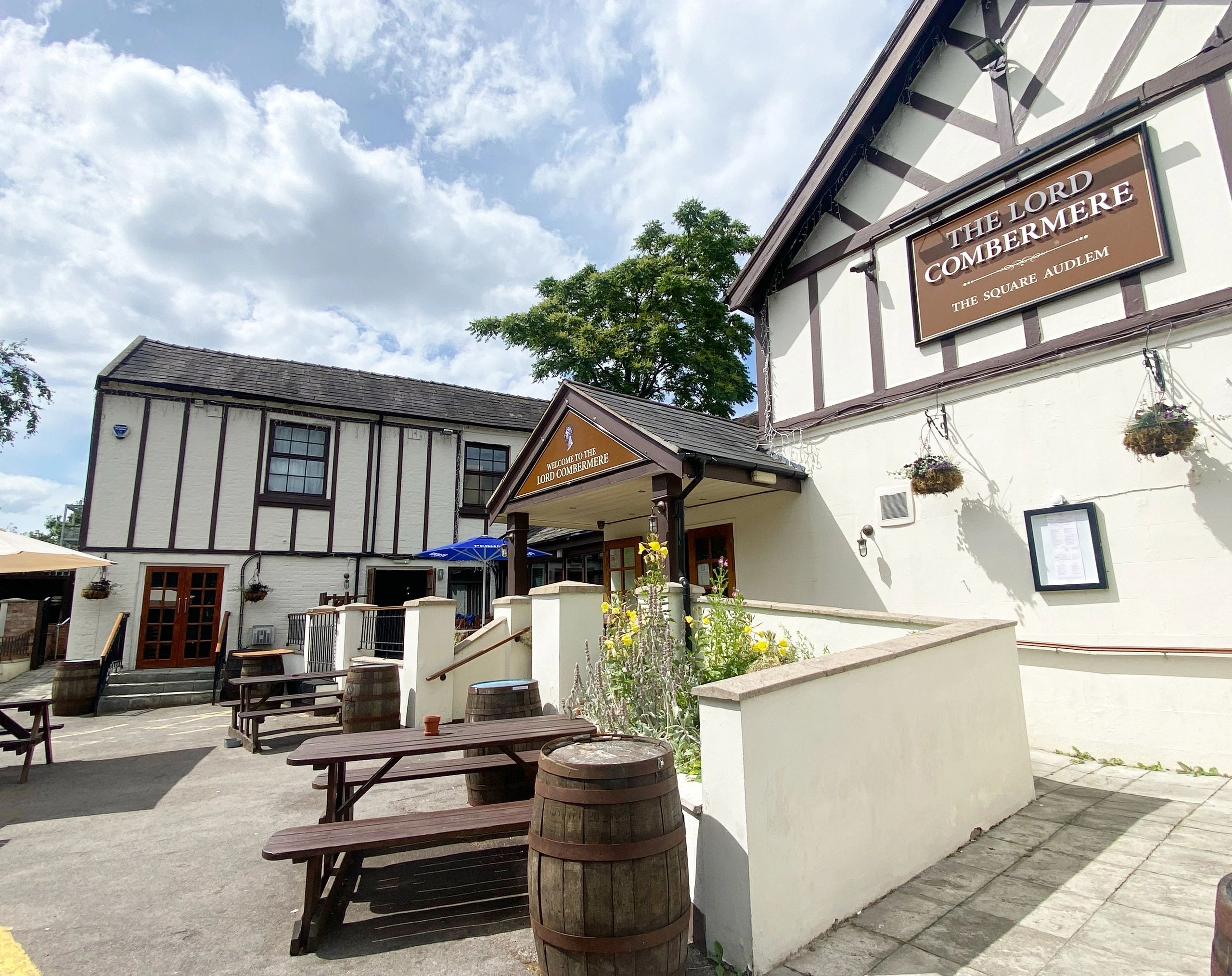 Lord Combermere: A Great Village Pub Experience