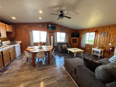 Cabin 4 | BLUE MOON RESORT