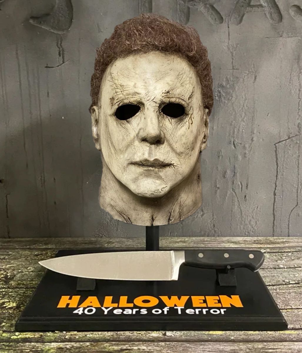 Halloween 2018/H40 Display Stand with Custom Rehaul Mask and Knife ...