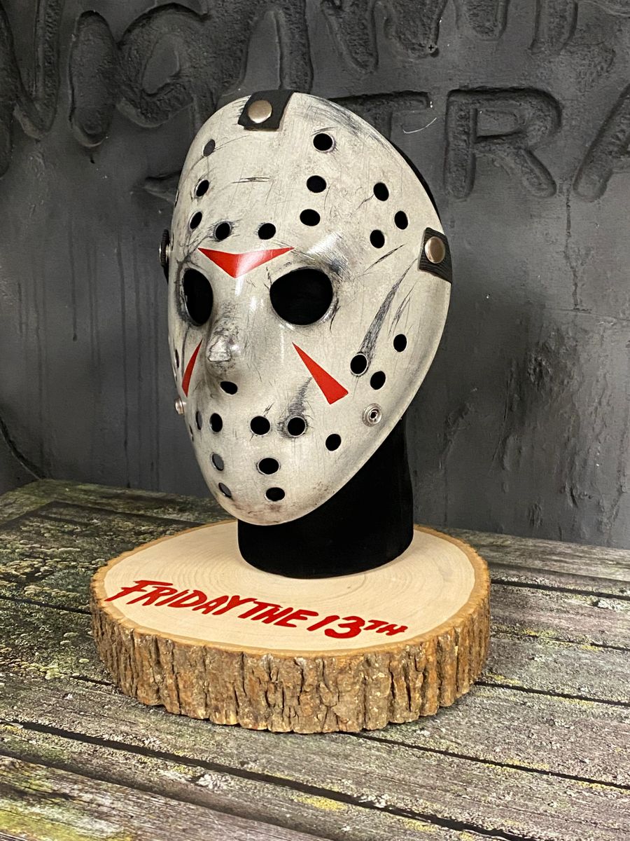 Friday the 13th - Jason Mask Display with Tree Base