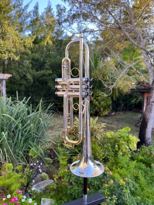 Geneva Cardinal Trumpet. Silver Plate