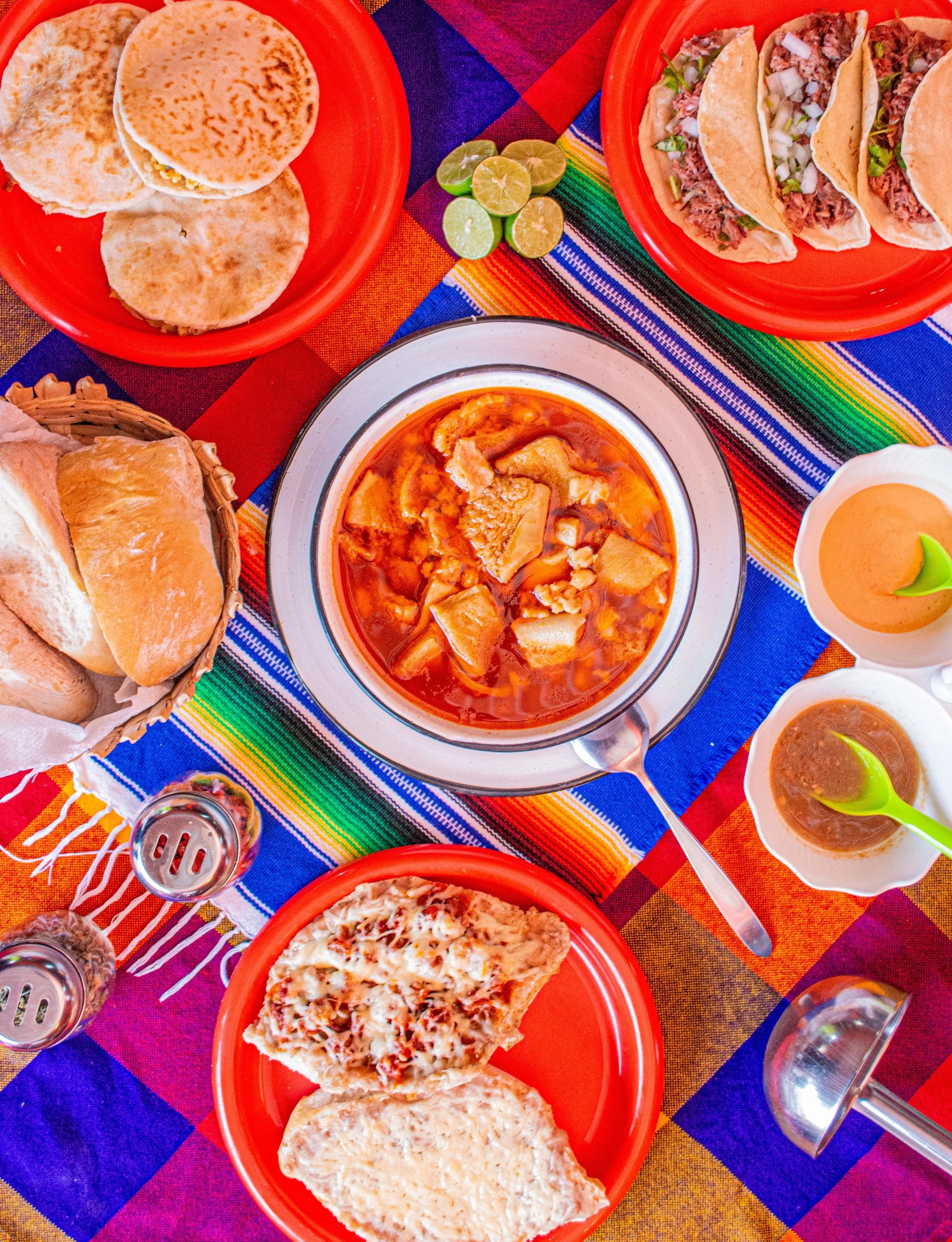 Legendarios - Menudo, Restaurante Mexicano, Barbacoa