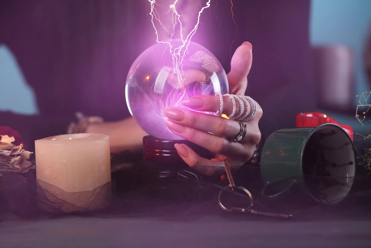 Psychic, Palm & Tarot Card Reader Christine