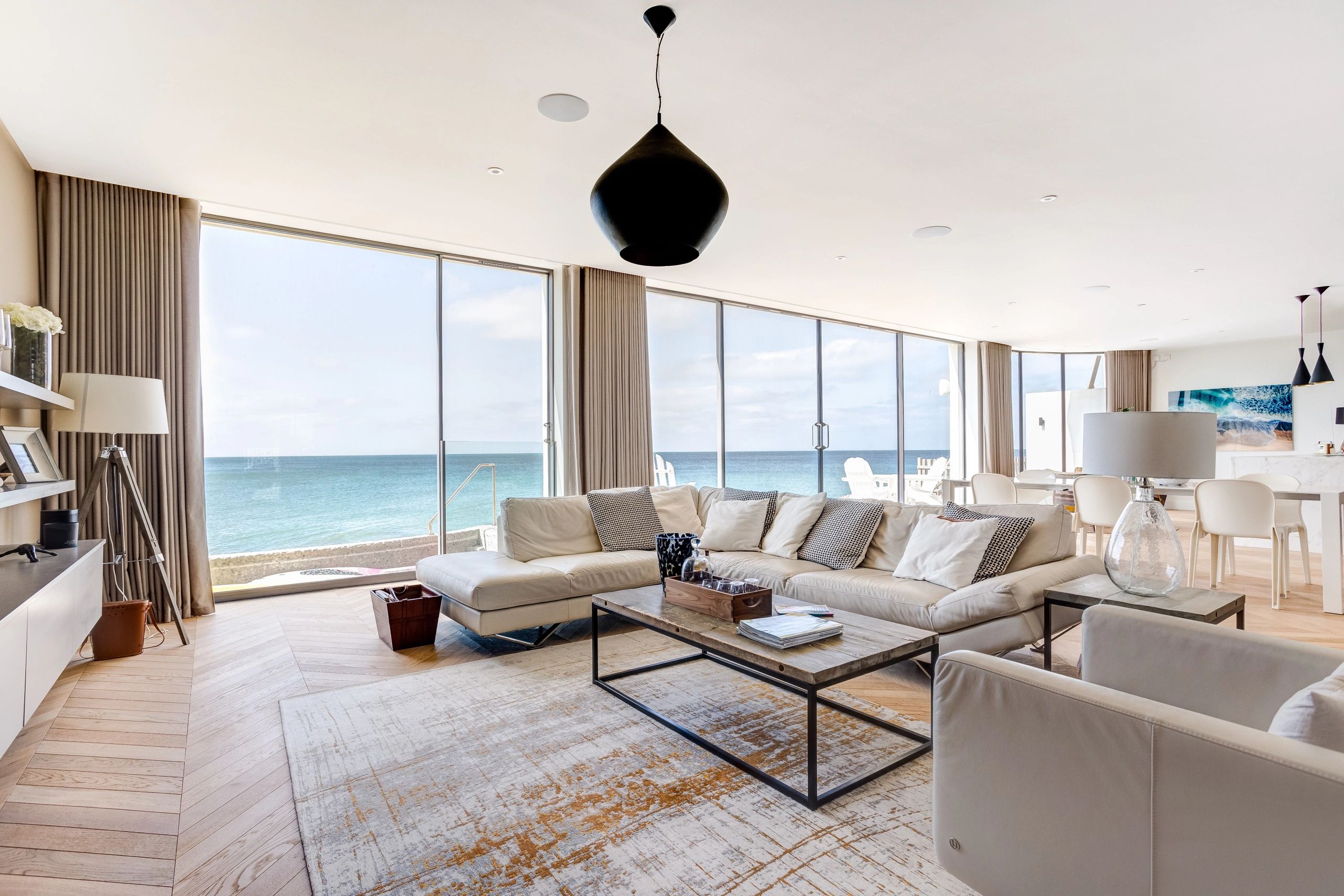 Zoerourkeinteriors - Contact, Enquiry