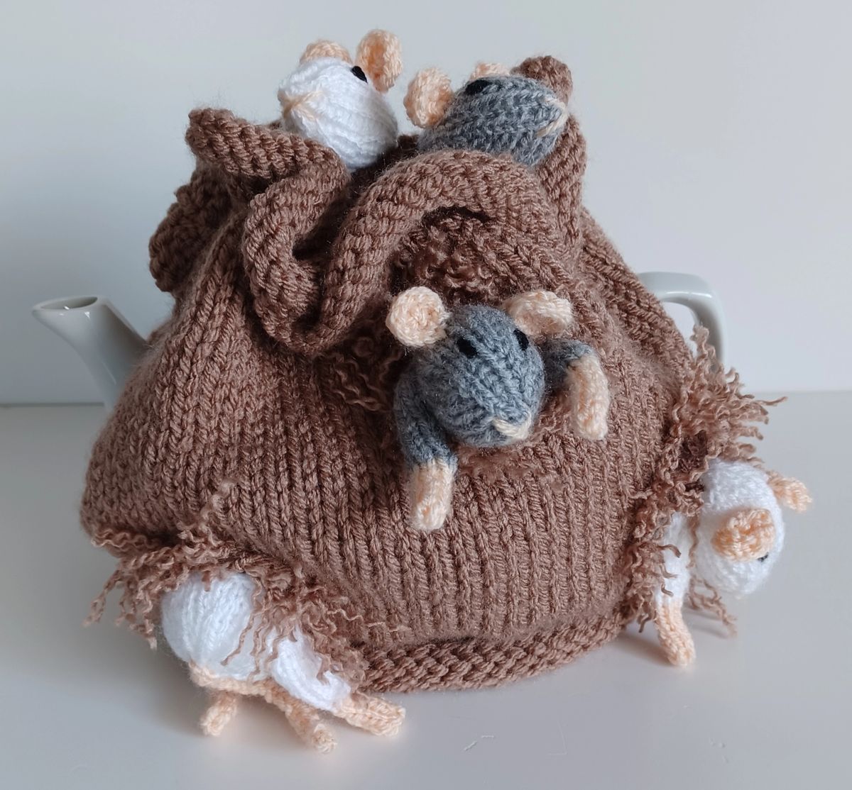 Sack of Mice Tea Cosy (+6cup teapot)