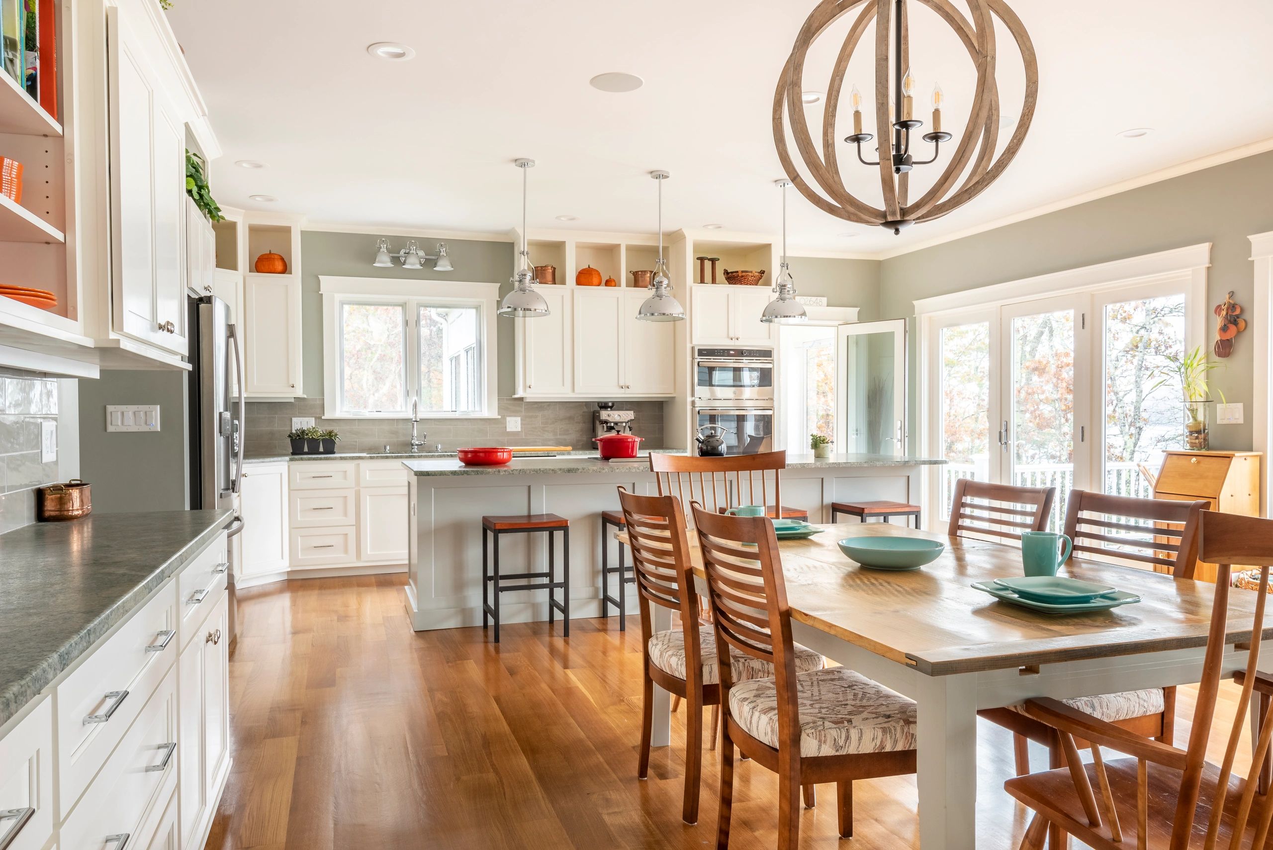 Ellis Cabinets: Custom Cabinetry & Millwork Solutions