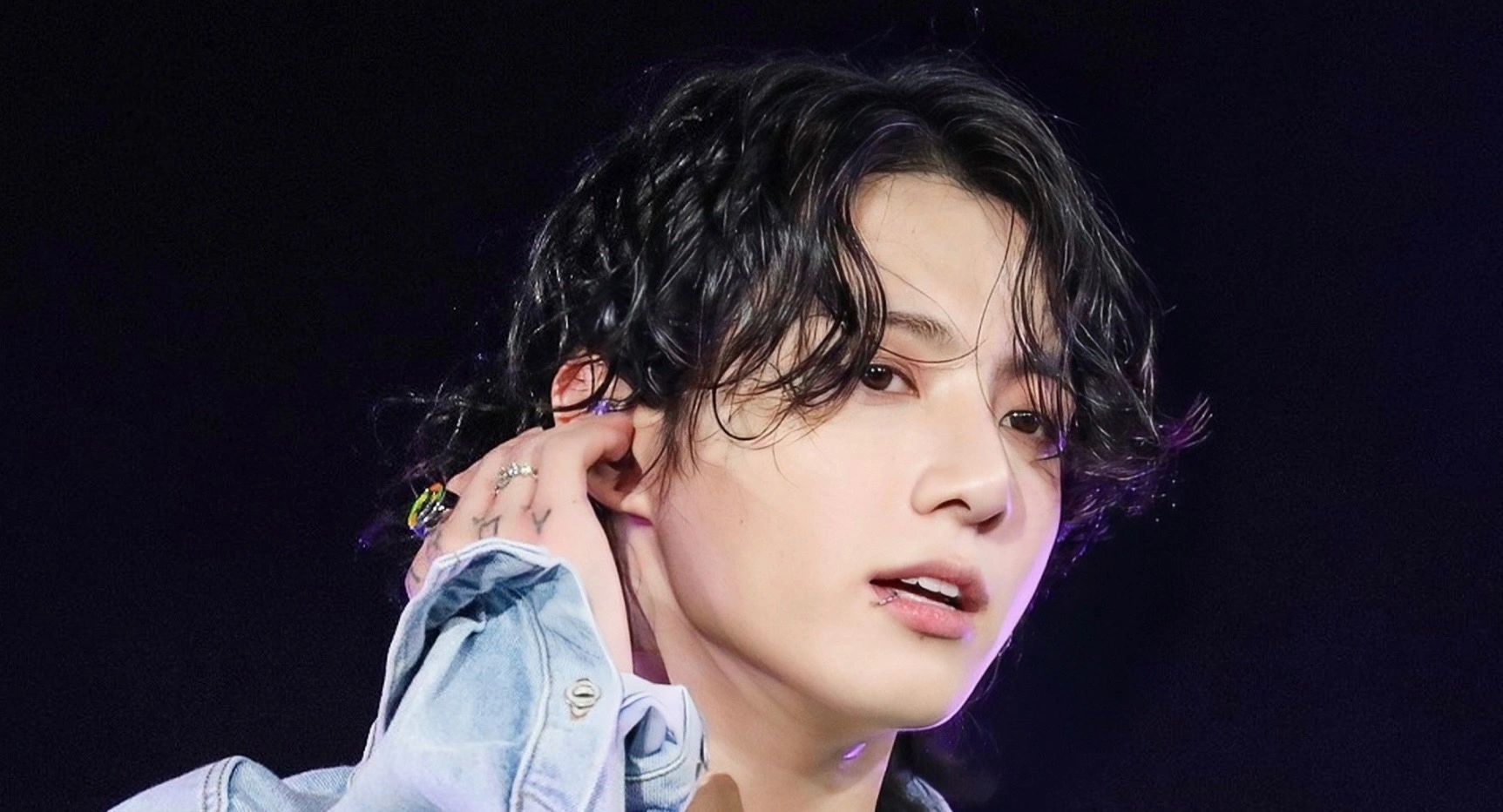 Jungkook First K Pop Soloist In The Top 10 Of Both At40 Charts
