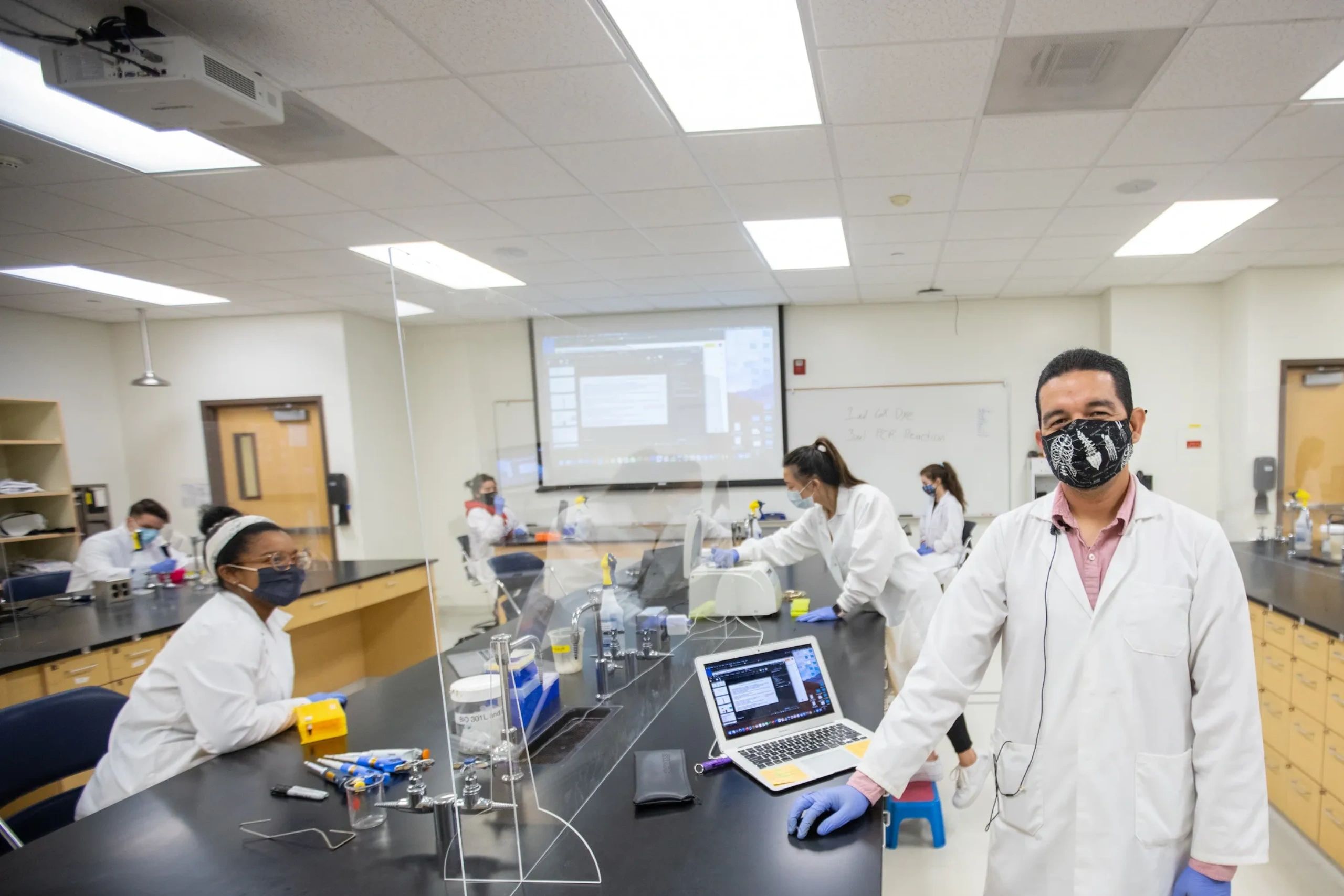 Dr. Arturo Diaz