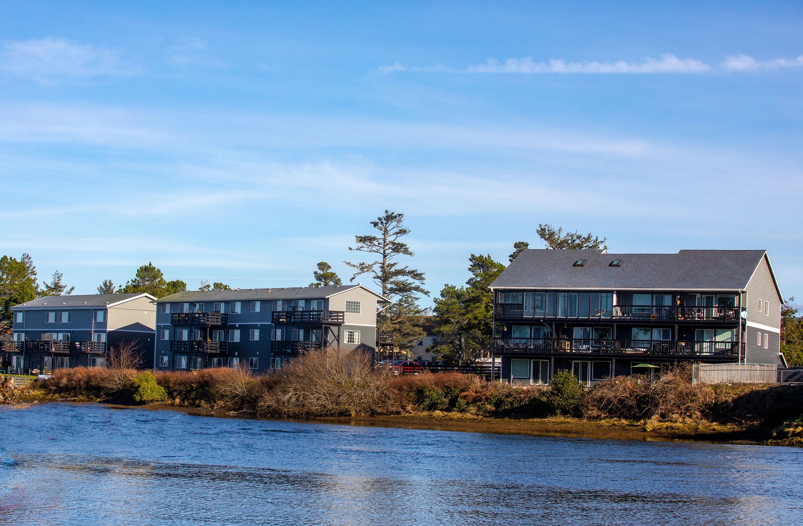 Shoreline Apartments - Seaside
