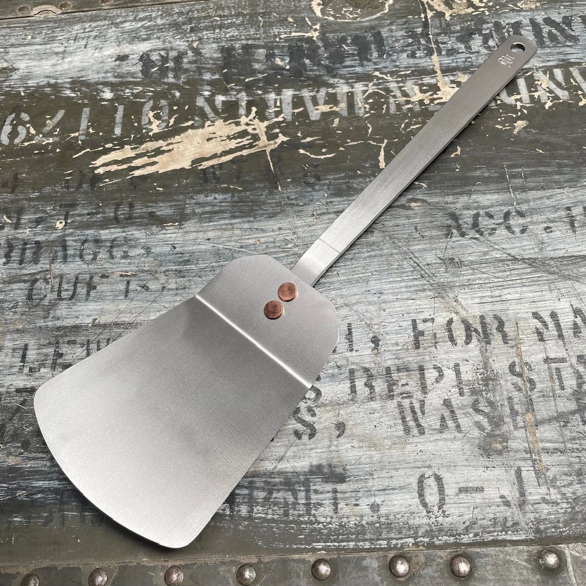 Round edge spatula