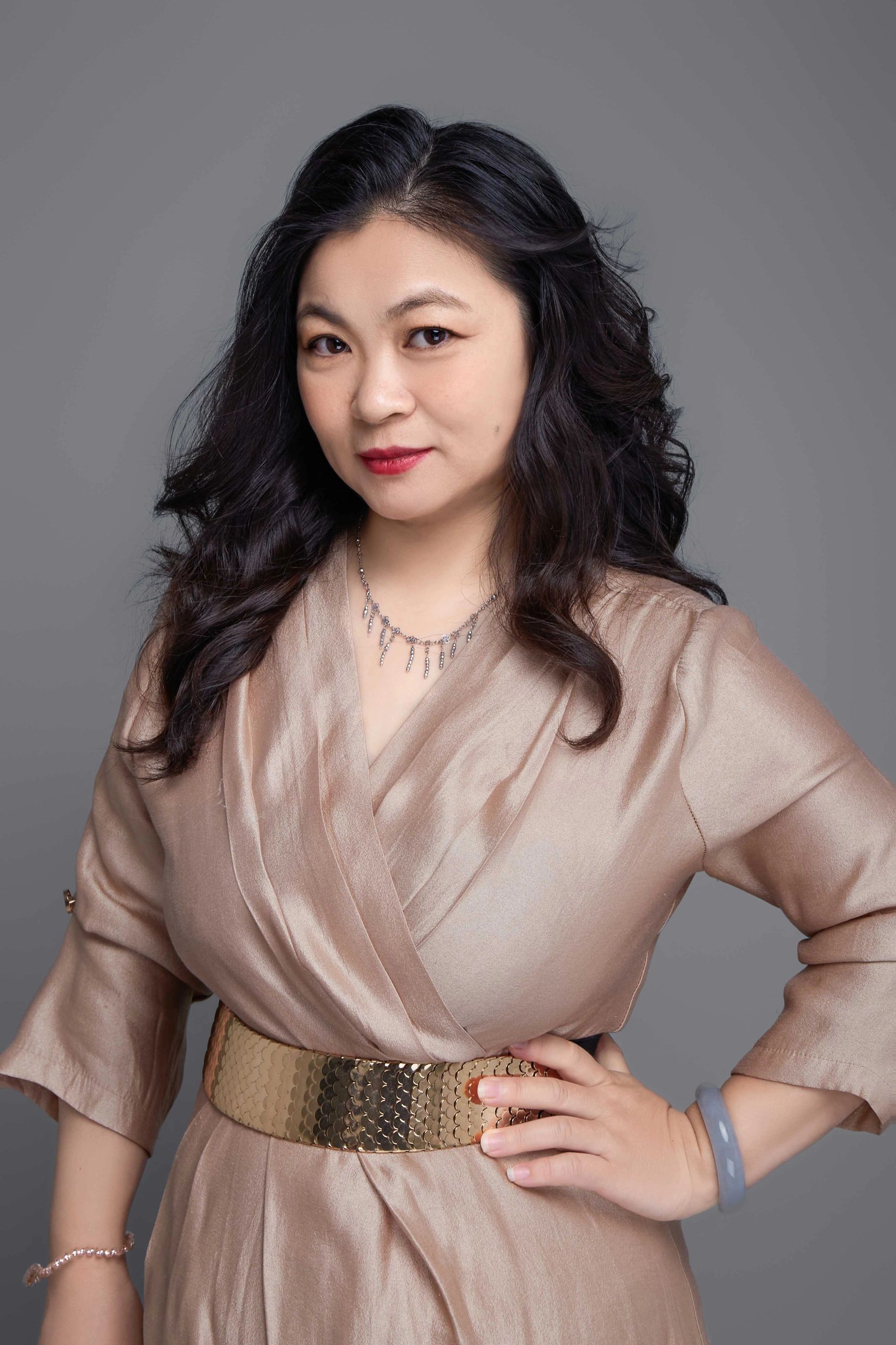 Big Hands hold Small Hands | Li Ling