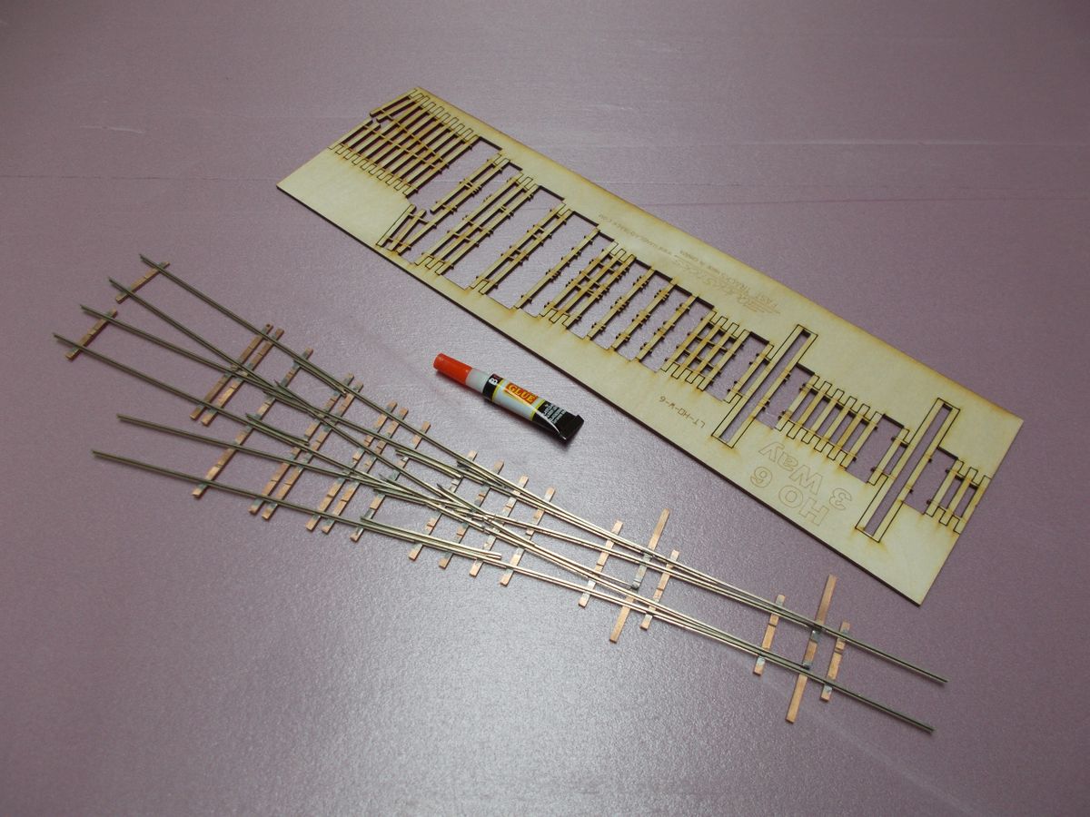 Three-way turnout (intermediate)