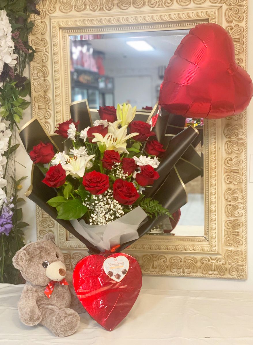 Deluxe Roses Package