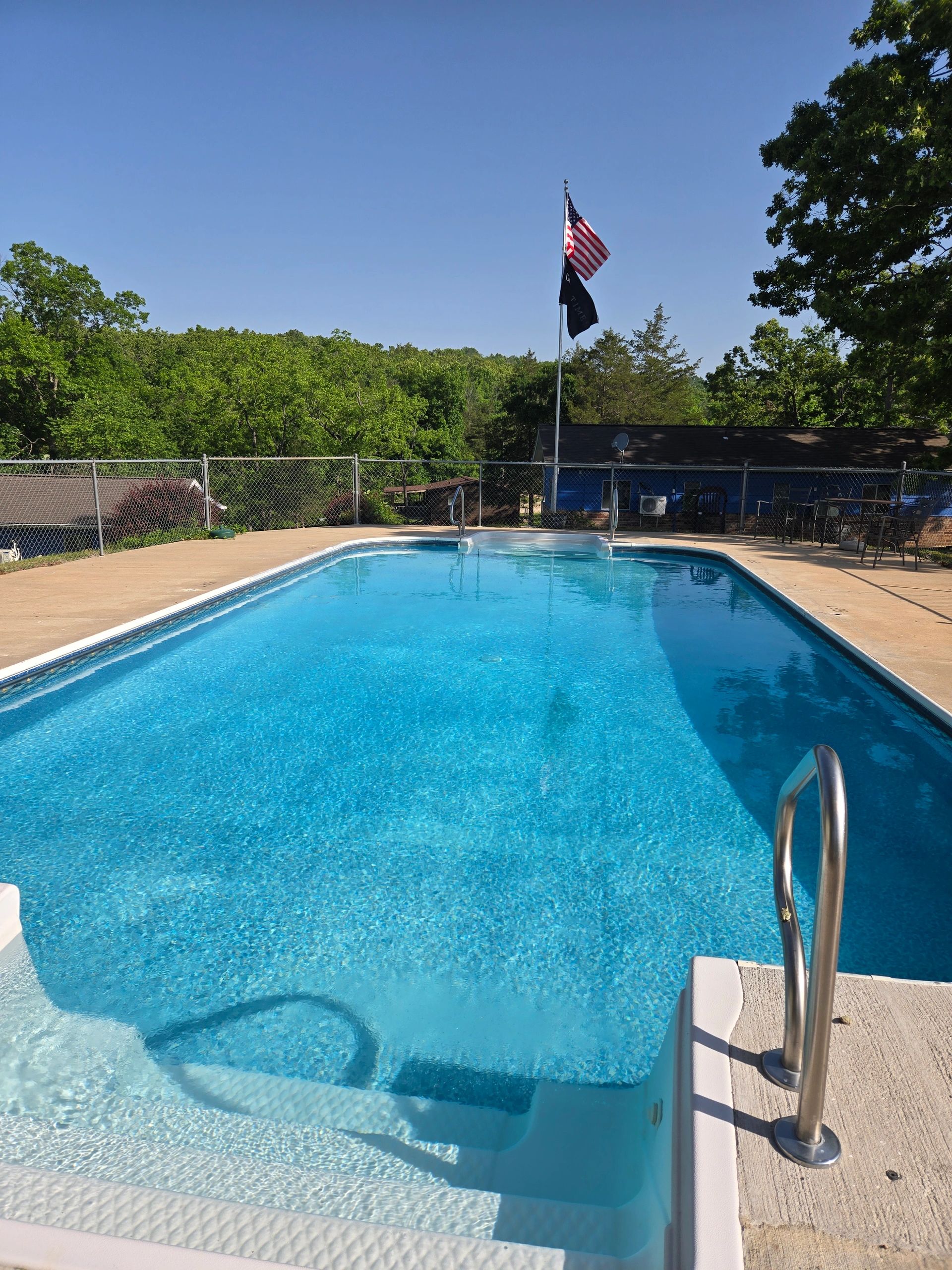 Shadrack Resort - online