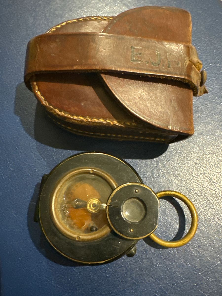 WWI 1915 Barkers Marching Compass in leather case