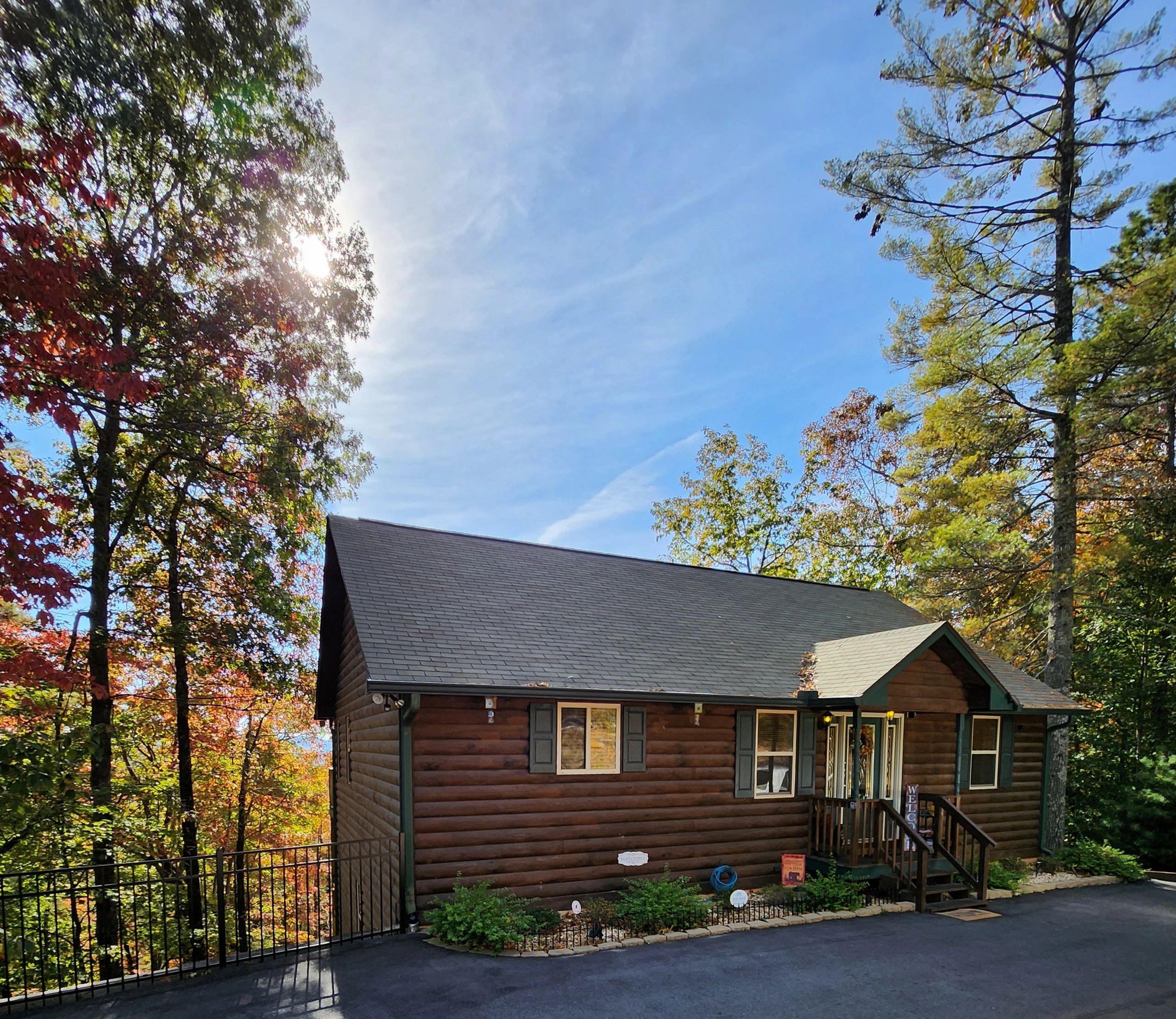 The Brown Bear Cabin - Log cabin rental in the north Georgia mountains