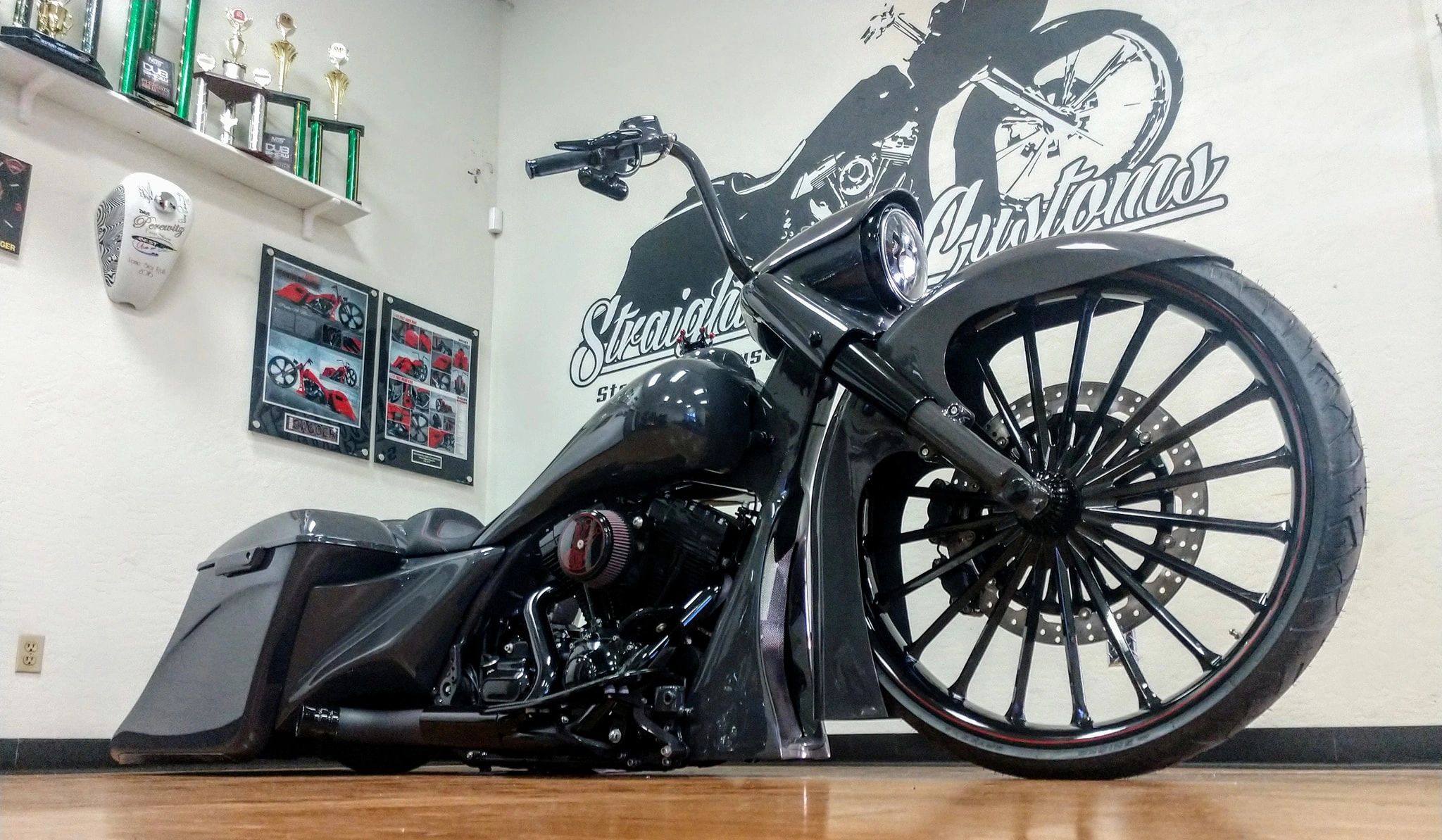 Straight Line Customs - Harley Davidson, Motorcycle