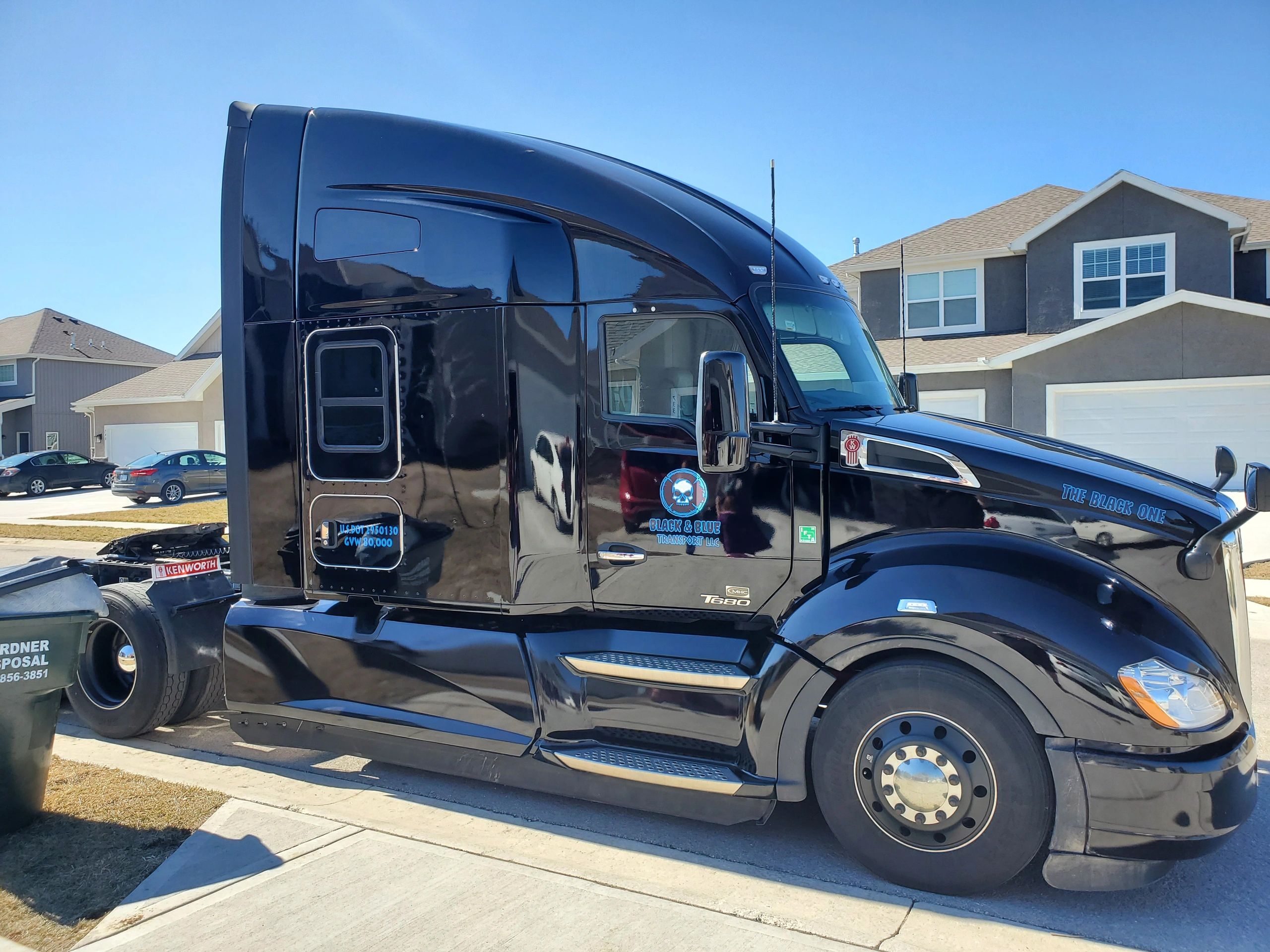 Black & Blue Transport LLC - Trucking, Gardner, KS