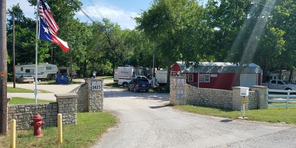 Bandera RV Park - RV Park, Rv Camping, Coin Laundry