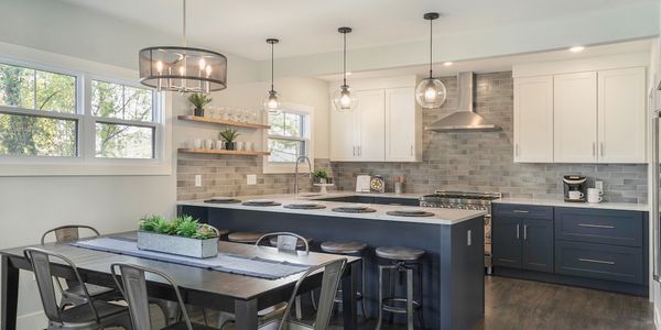 AT HOME DESIGN AND STAGING - Home Staging, Interior Design