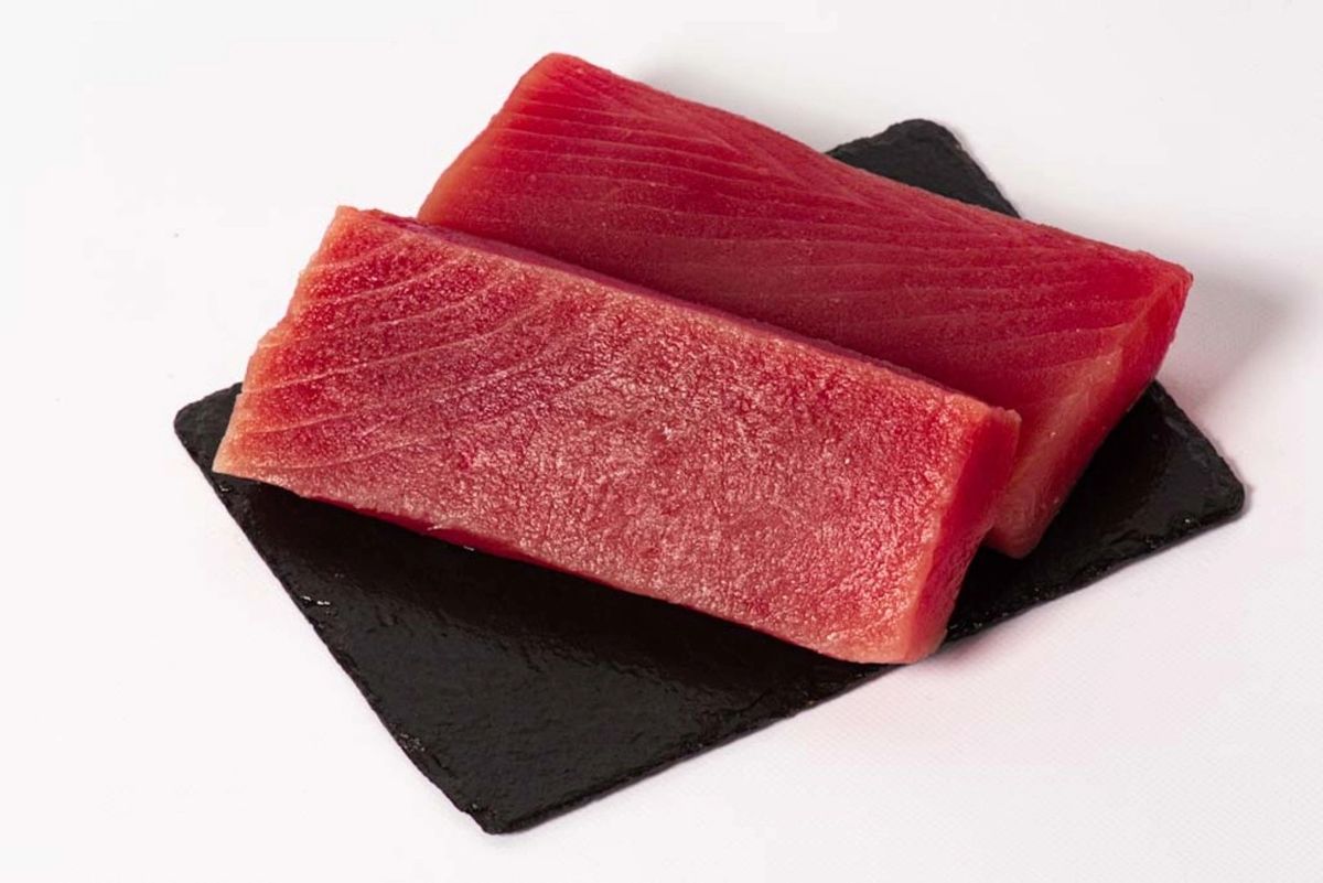 Sashimi Grade Yellowfin Tuna Saku 250g+ per piece/8kg per box