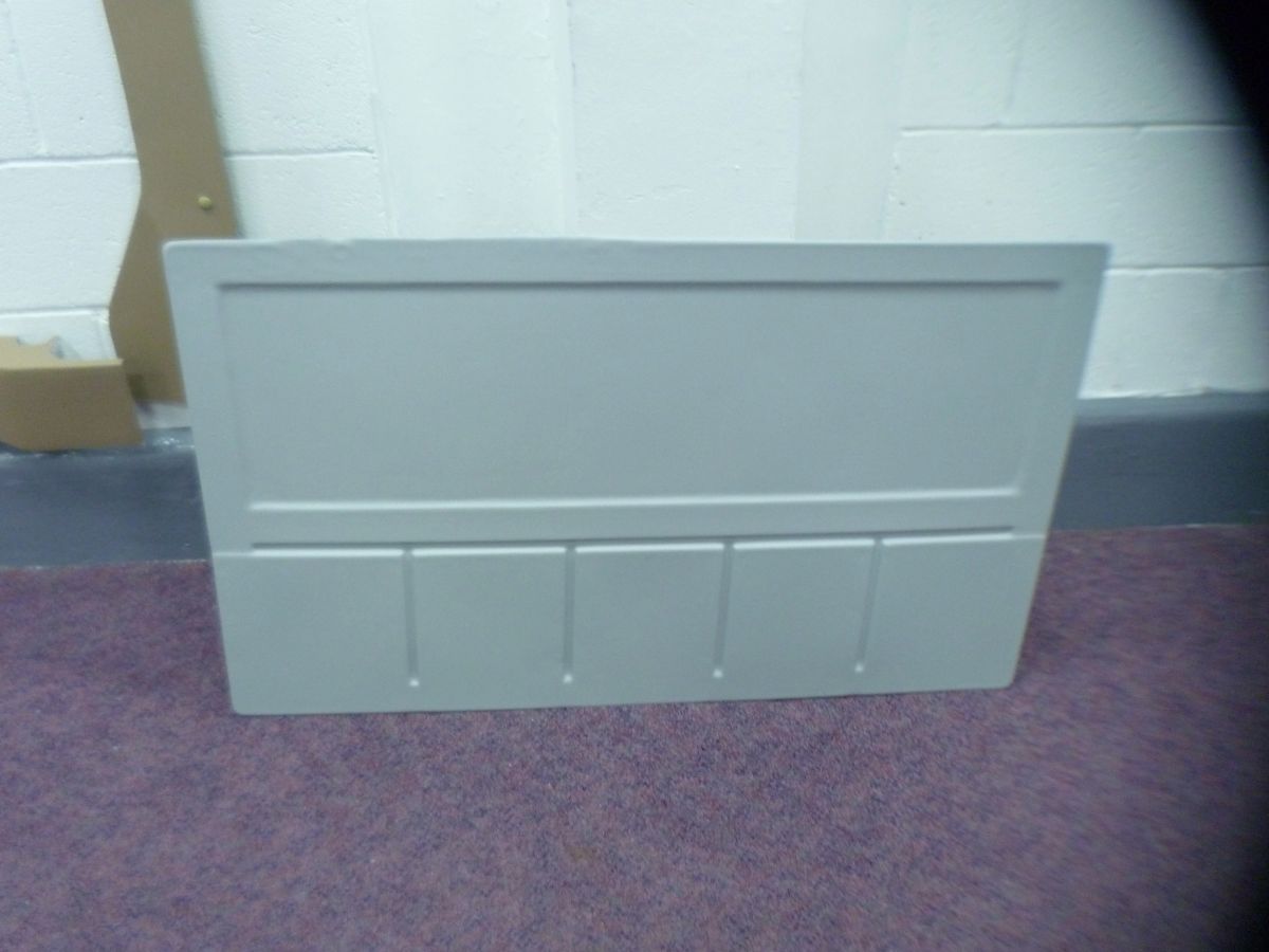 Side loading door bottom panel