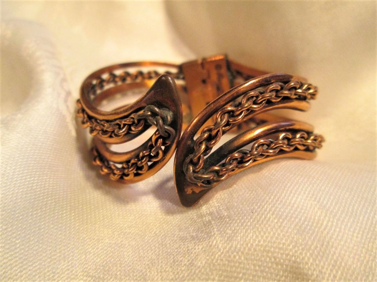 Renoir Link-Chain Tapered Clapper Bracelet