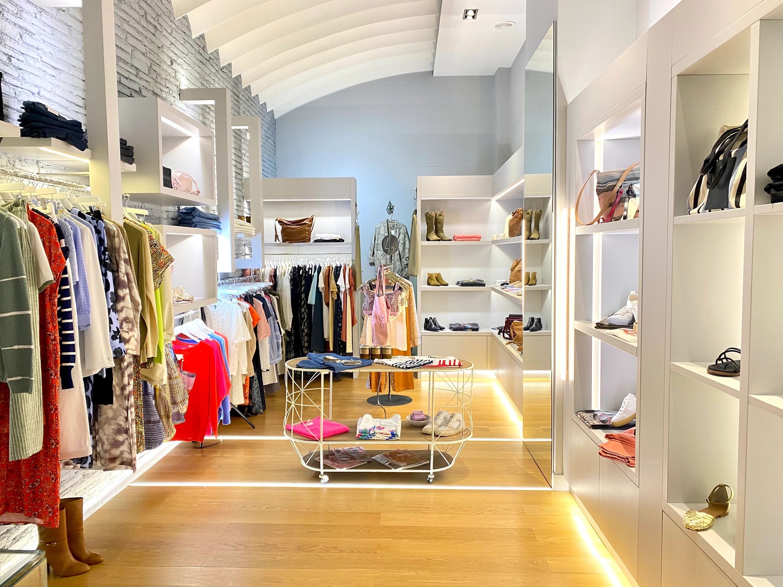 Tienda De Ropa, Complementos - La Mattina - Pontevedra, Galicia