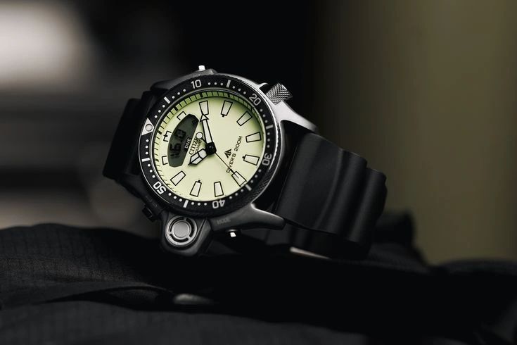 The History and Evolution of Dive Watches: From Utility to Luxury