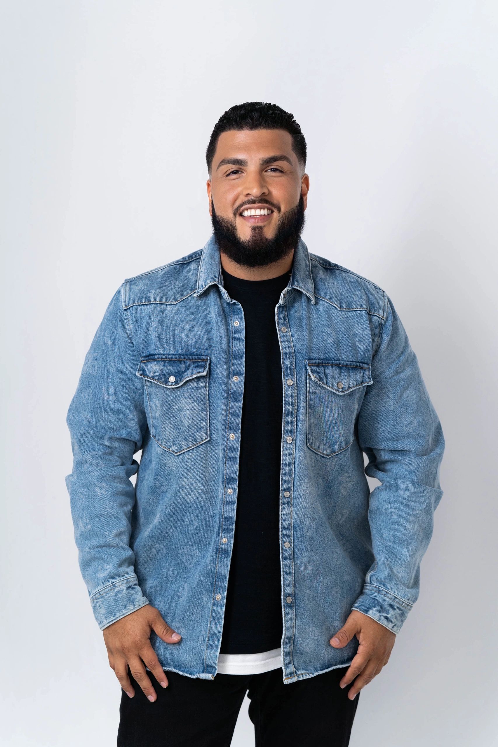 AJ RAMOS, ejecutivo de la música crea el devocional «GODFIDENCE»