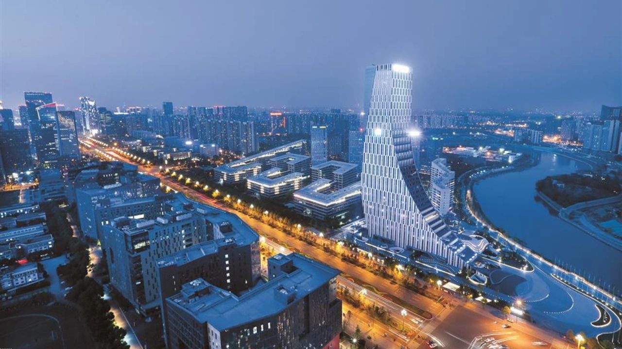 A Tale of Two Cities: Chengdu and Chongqing