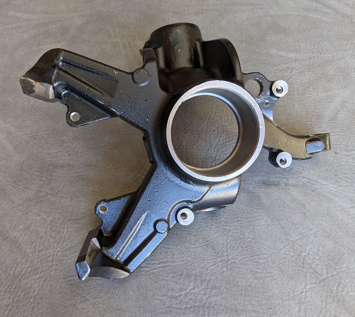 A4 GOLF JETTA NEW BEETLE LEFT SIDE STEERING KNUCKLE 1JO 407 255 AG